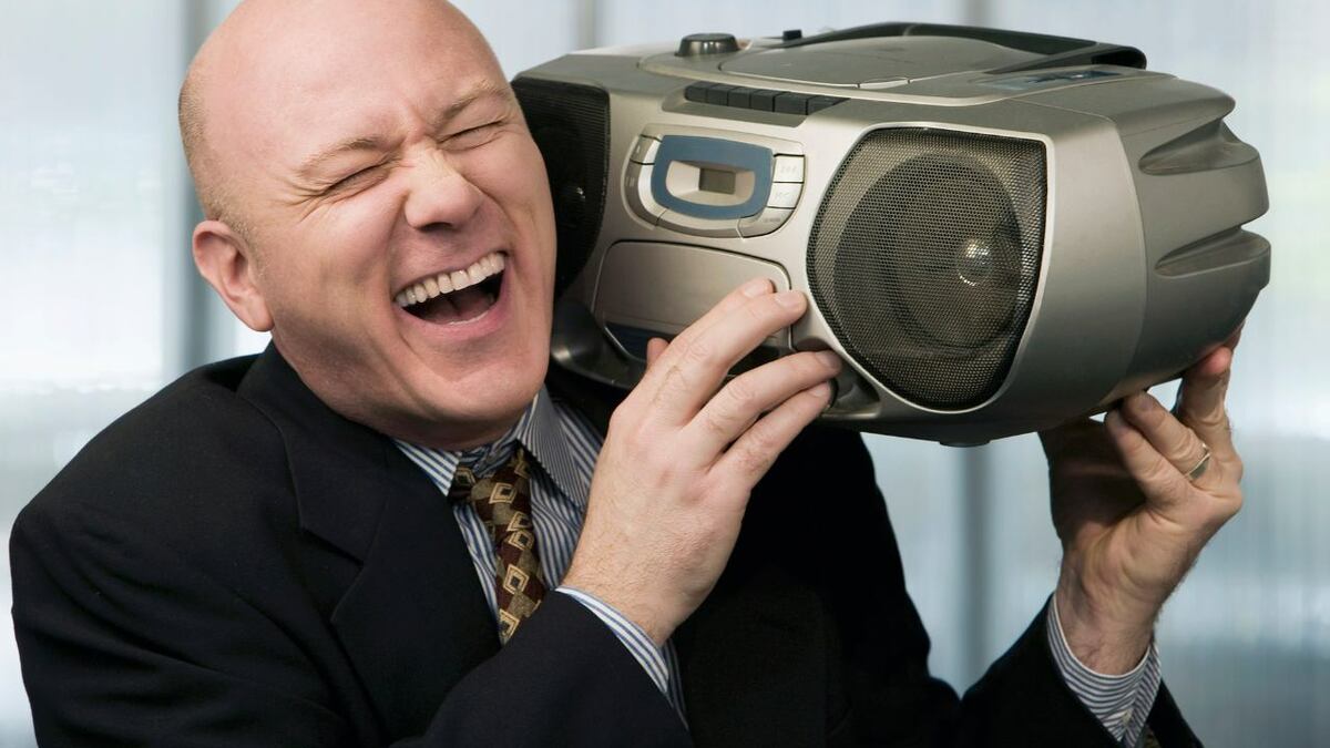 JASRACの“厳しさ”は世間も知るところだが…大半の音楽は〈使用料免除で社内BGMにできる〉という意外事情 | ゴールドオンライン