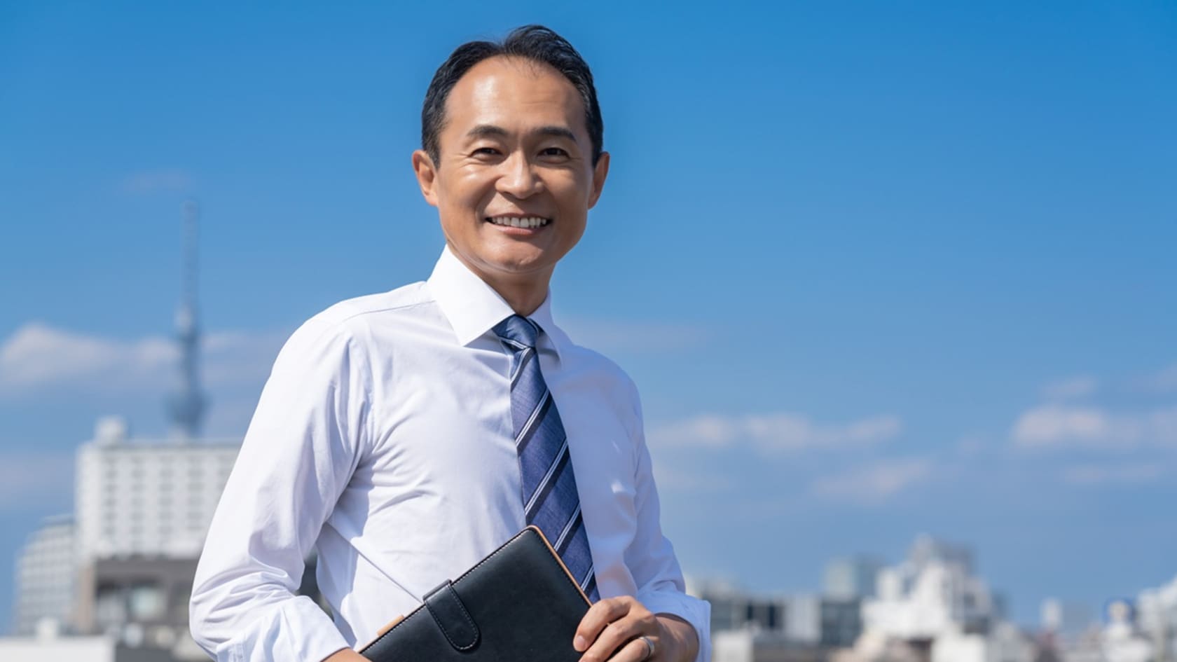 社員の「平均給与」ランキング…スカイツリーのもとに集う「平均1,000万円超え」の高待遇企業【墨田区に本社を置く上場企業の平均年収TOP5】 | THE GOLD 60